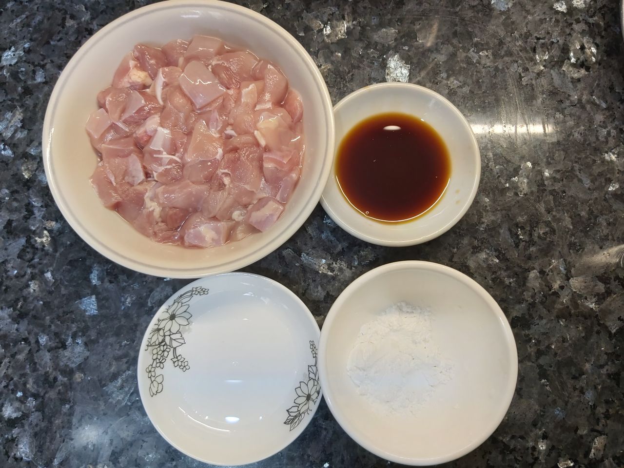 Spicy Chicken with Cashew Nuts (Chinese Kung Pao Chicken 宮保雞丁) - Tasvel.