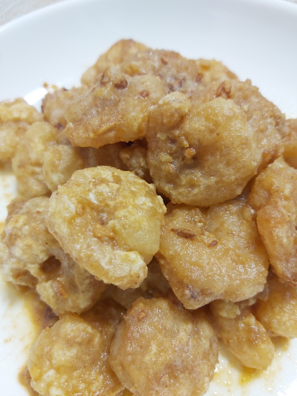 Salted Egg Prawns (Chinese Golden Prawns 黃金蝦球) - Tasvel.