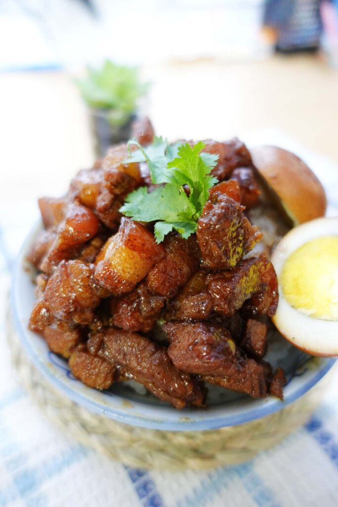 Braised Pork Belly Rice (Taiwanese Luo Pork Rice 魯肉飯) - Tasvel.